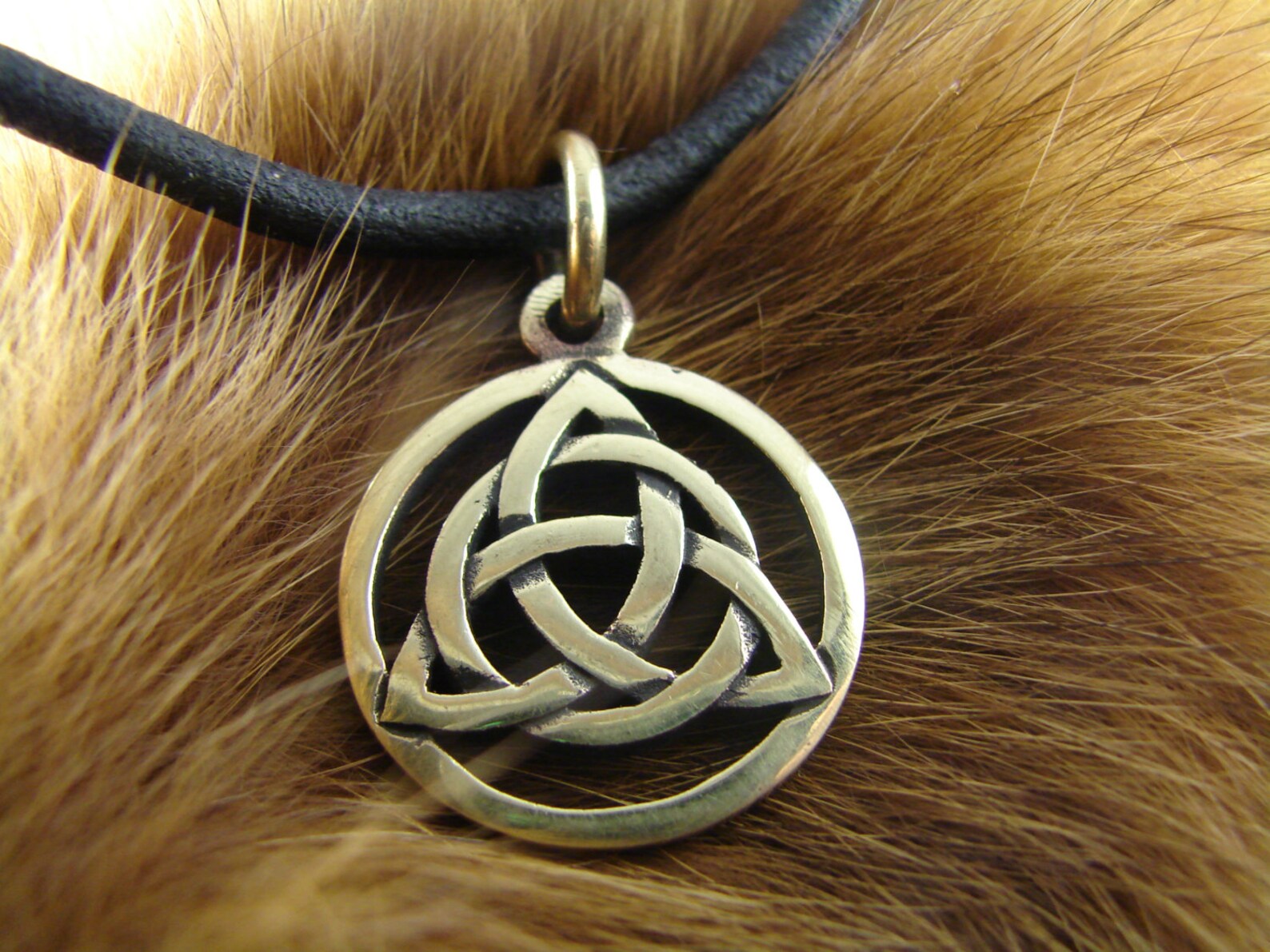Triquetra Pendant, Trinity Knot, Triquetra Pendant, Symbol Celtic Magic ...