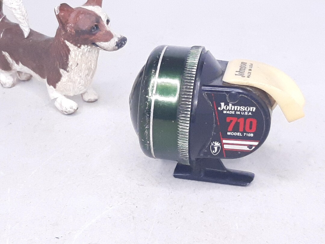 Vintage Johnson 710B Spincasting Reel for Parts or Display- Broken Reel ...