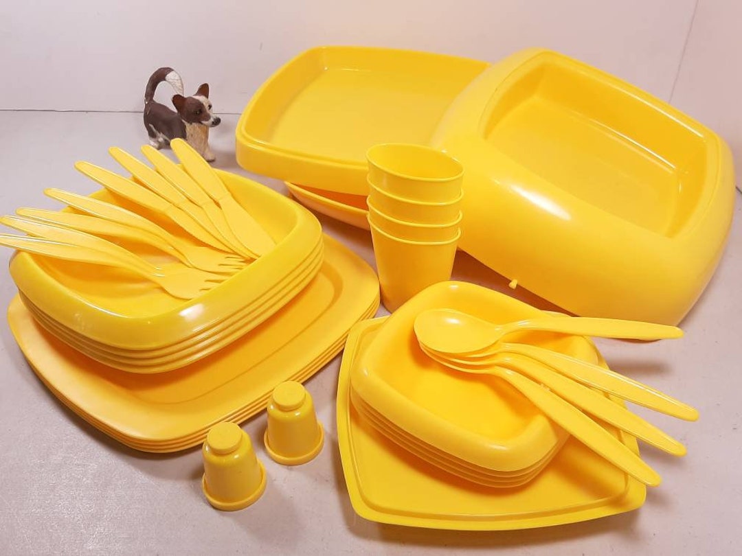 Vintage Yellow Picnic Butler Four Person Picnic Set, Excellent ...
