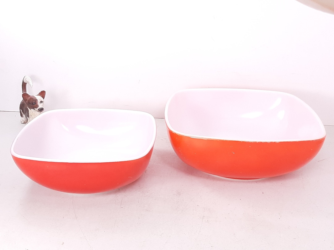 Pair of Vintage Pyrex Square Glass Red Mixing Bowls, 2.5qt and 1.5qt ...