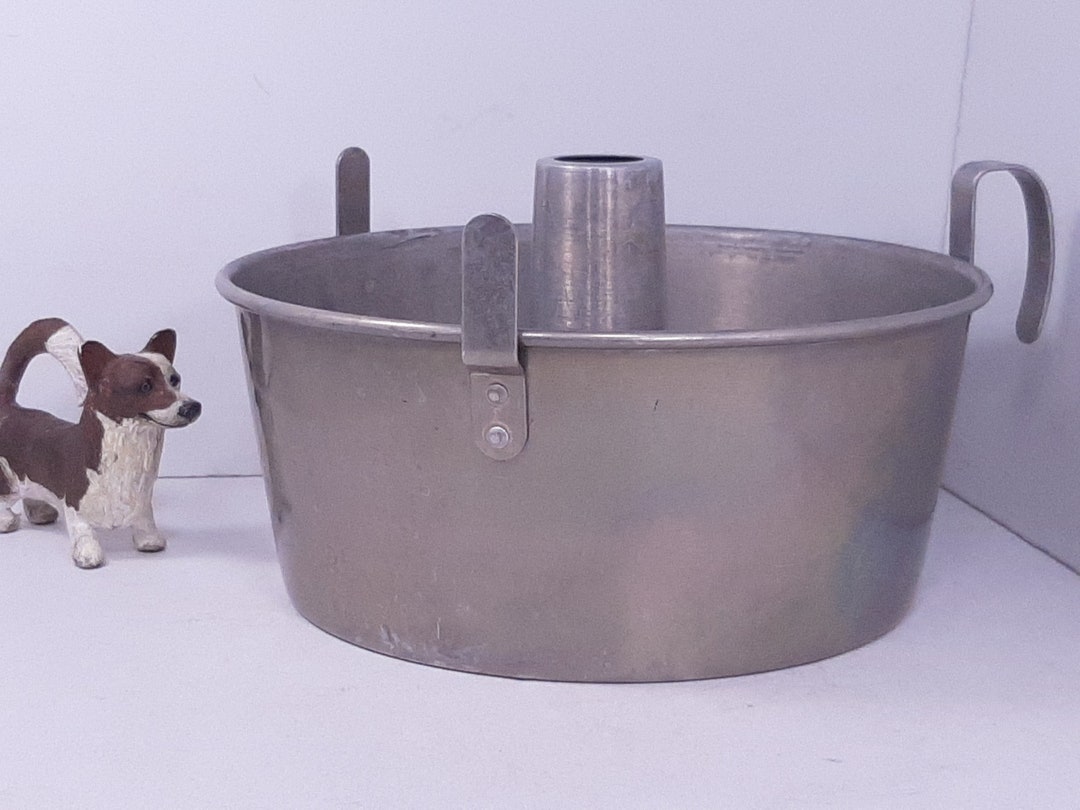 Vintage Mirro Aluminum Two Piece Bundt Cake Pan With Legs and Handle ...