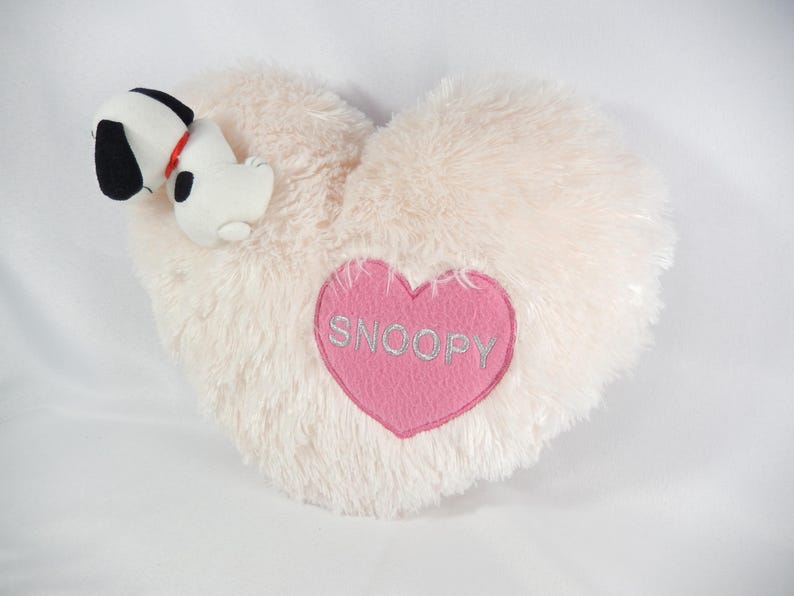 PEANUTS SNOOPY Pink Heart Shaped Throw Pillow | Adorable Plush Cushion ...