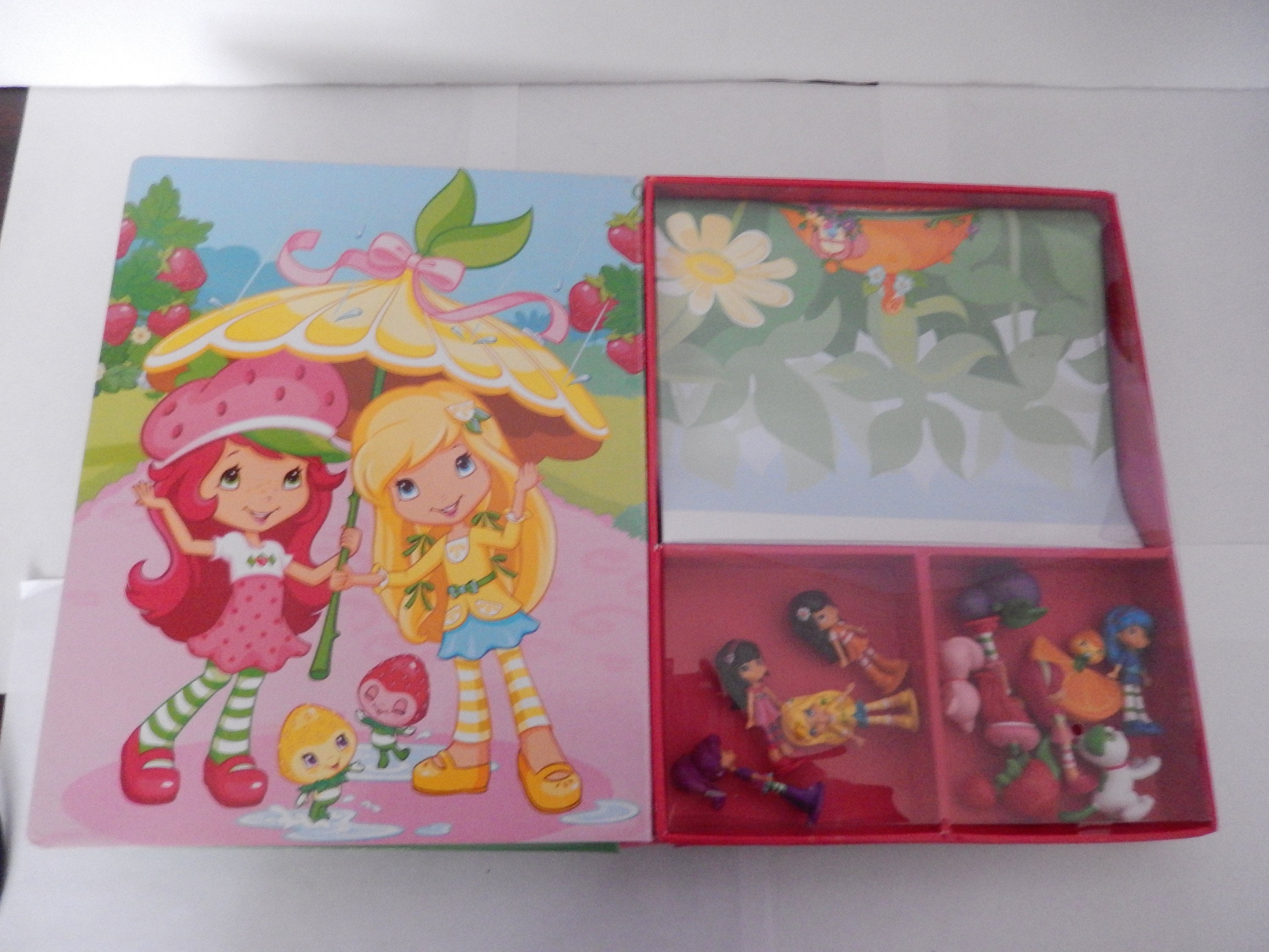 STRAWBERRY SHORTCAKE My Busy Book COMPLETE Storybook With 12 Figurines ...