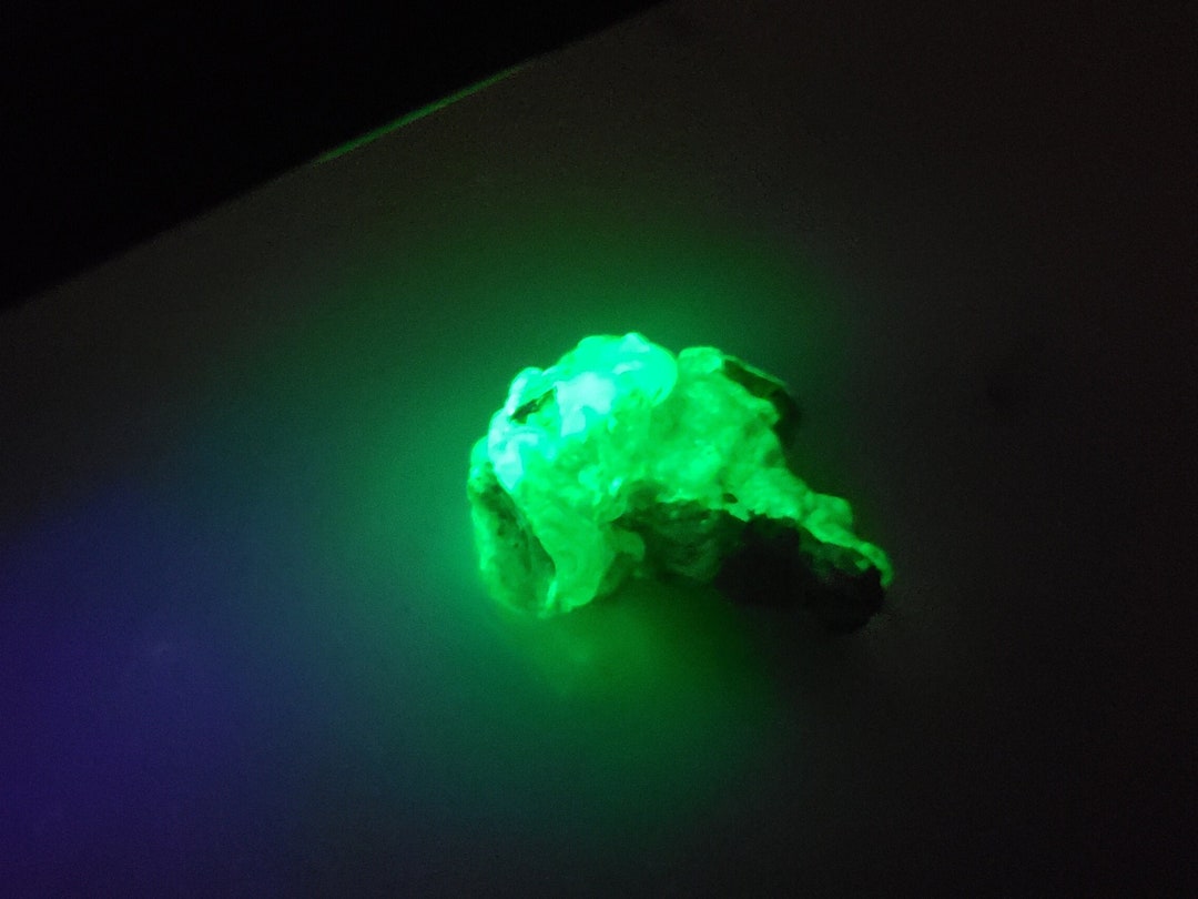 Hyalite Opal Crystal Specimen From Erongo Namibia / UV Fluorescent ...