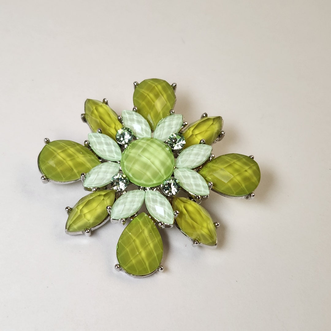 Green Faceted Flower Brooch - Etsy