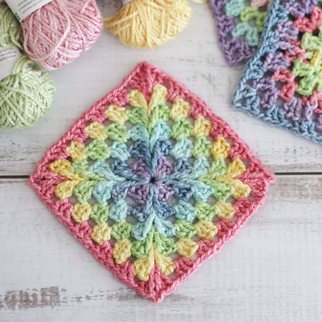 Starburst Granny Square Crochet Pattern // Rainbow Crochet Square ...
