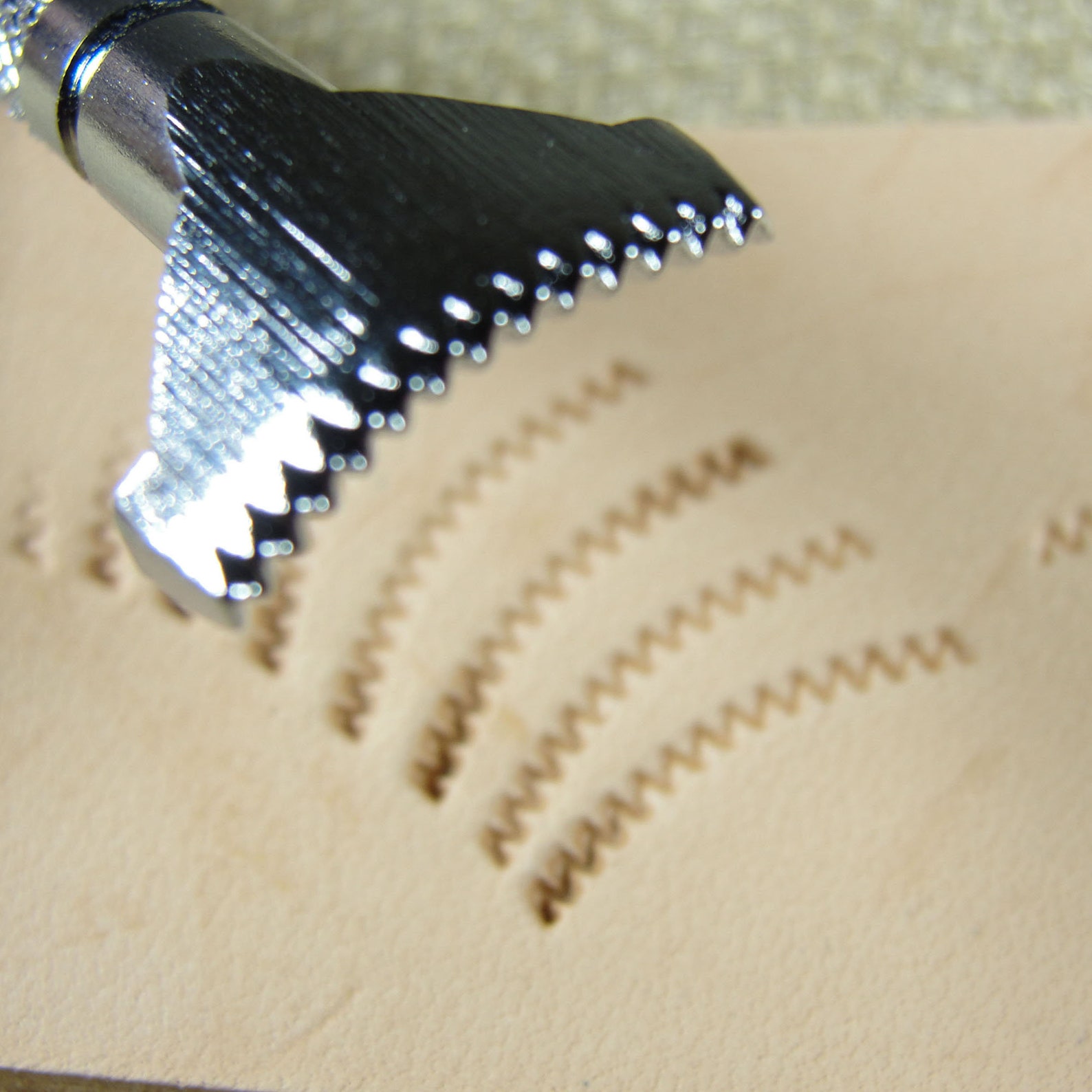 Japan Select V462 Sawtooth Veiner Stamp leather Stamping - Etsy