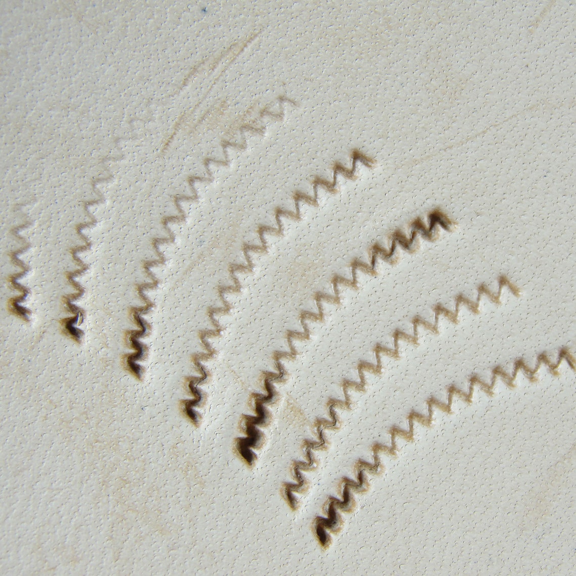 Japan Select V462 Sawtooth Veiner Stamp leather Stamping - Etsy