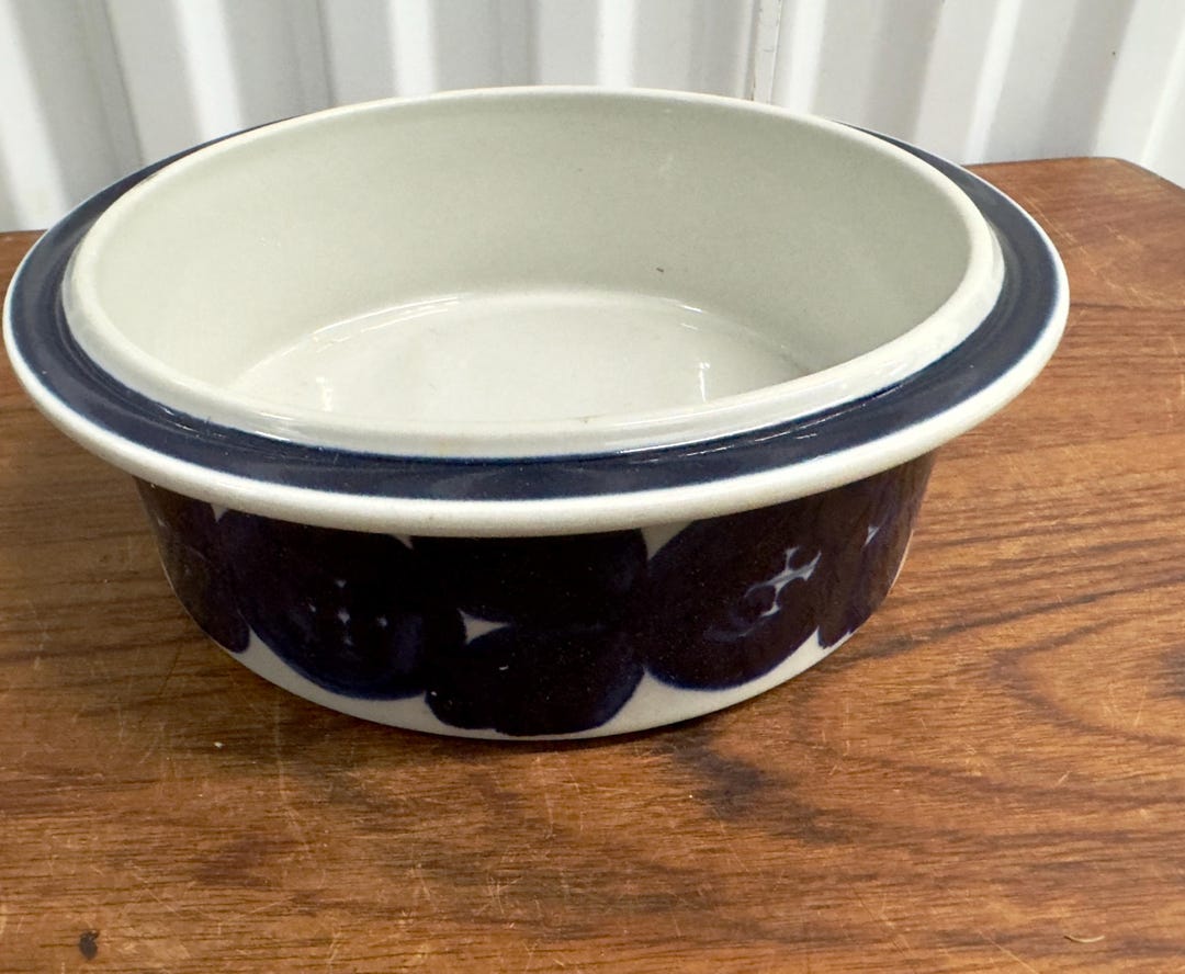 Vintage Arabia of Finland Ulla Procope Anemone Blue 9" Round Vegetable ...