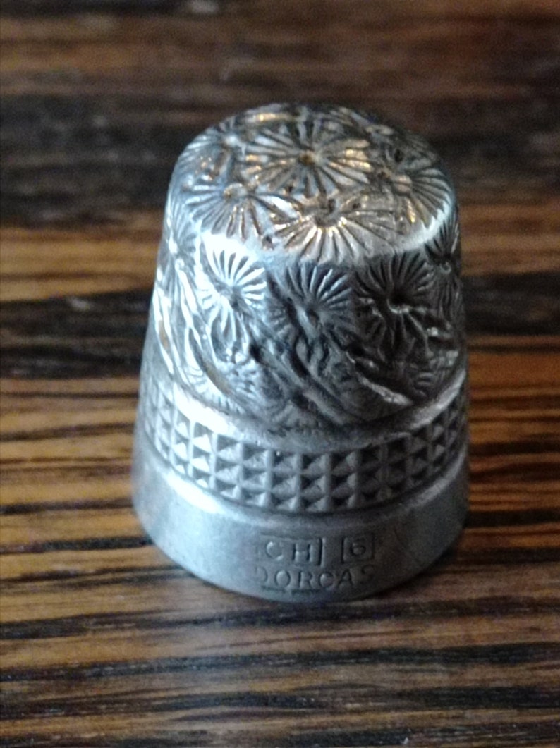 Vintage Charles Horner Dorcas Thimble Size 6 - Etsy