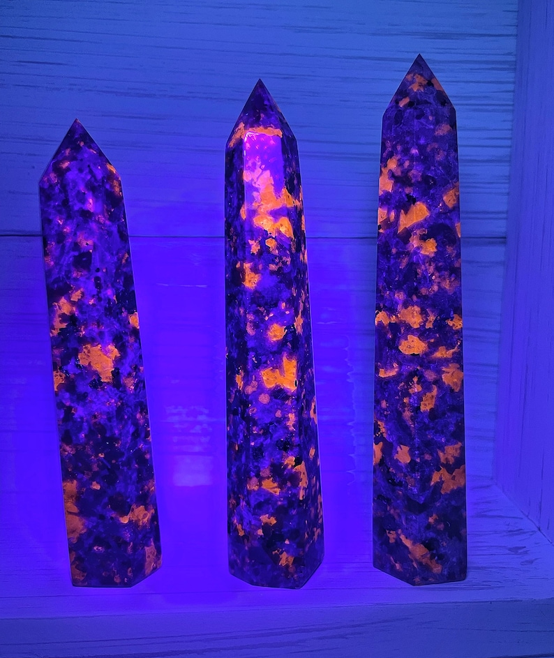 Yooperlite Towers/rare UV Reactive Sodalite Crystals/high | Etsy