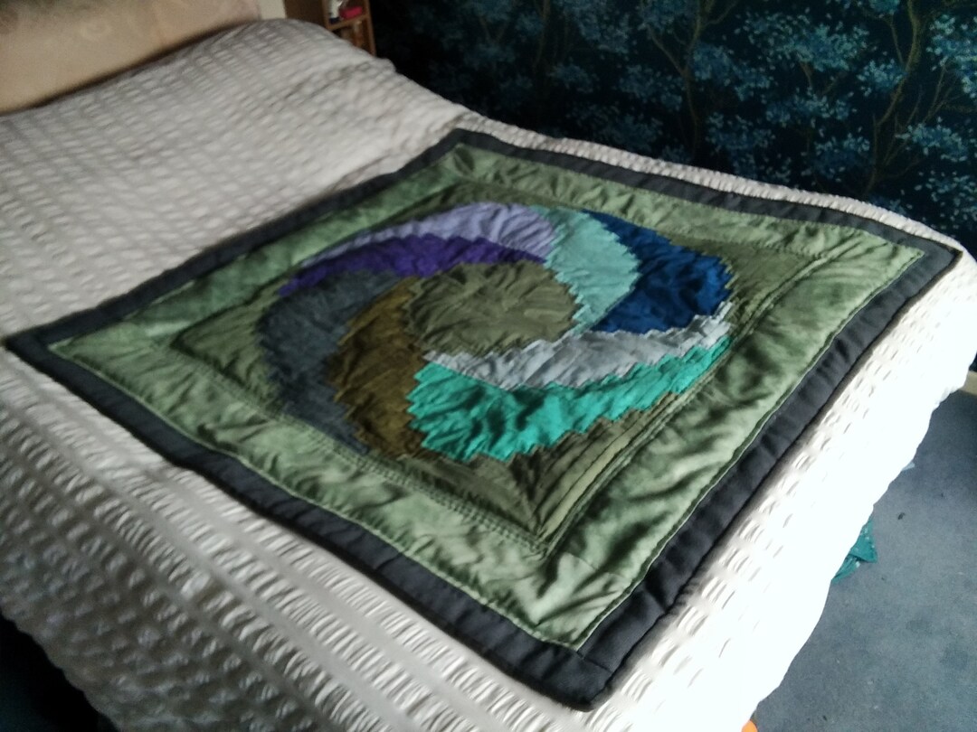 Patchwork Quilt, Curving Log Cabin Design. Spiral Centre. Lap Quilt ...