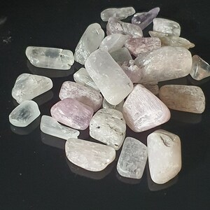 Kunzite Hiddenite Tumblestone Reiki Healing Crystal for - Etsy UK