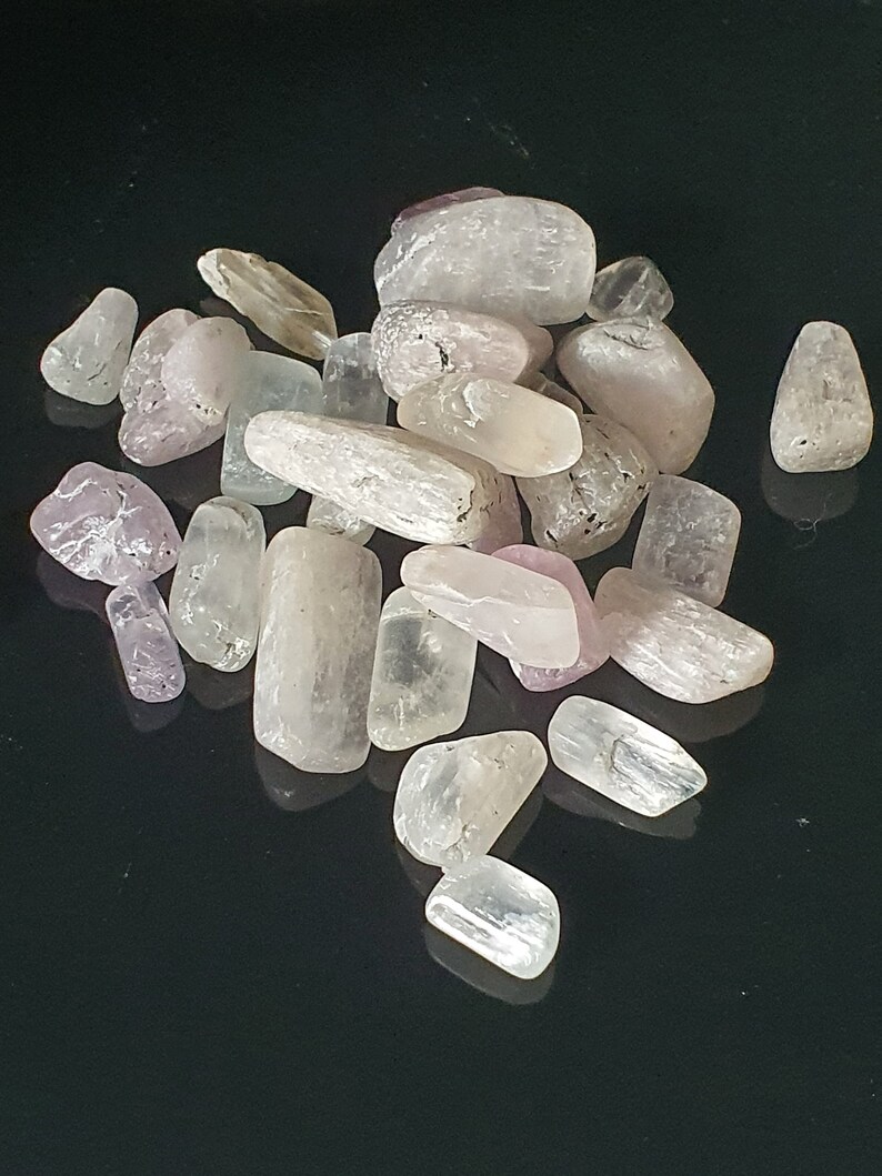Kunzite Hiddenite Tumblestone Reiki Healing Crystal Chakra - Etsy UK