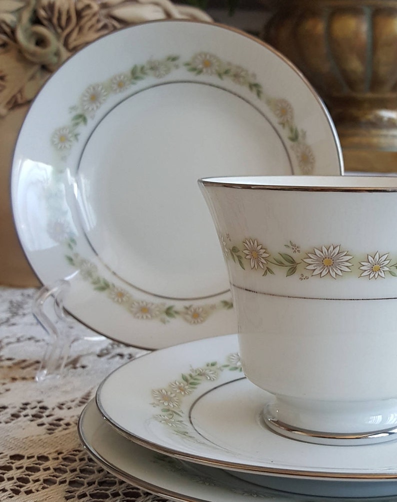 Breakfast for 6 Noritake Trilby China Set 4 Piece Setting Tan/gray and ...