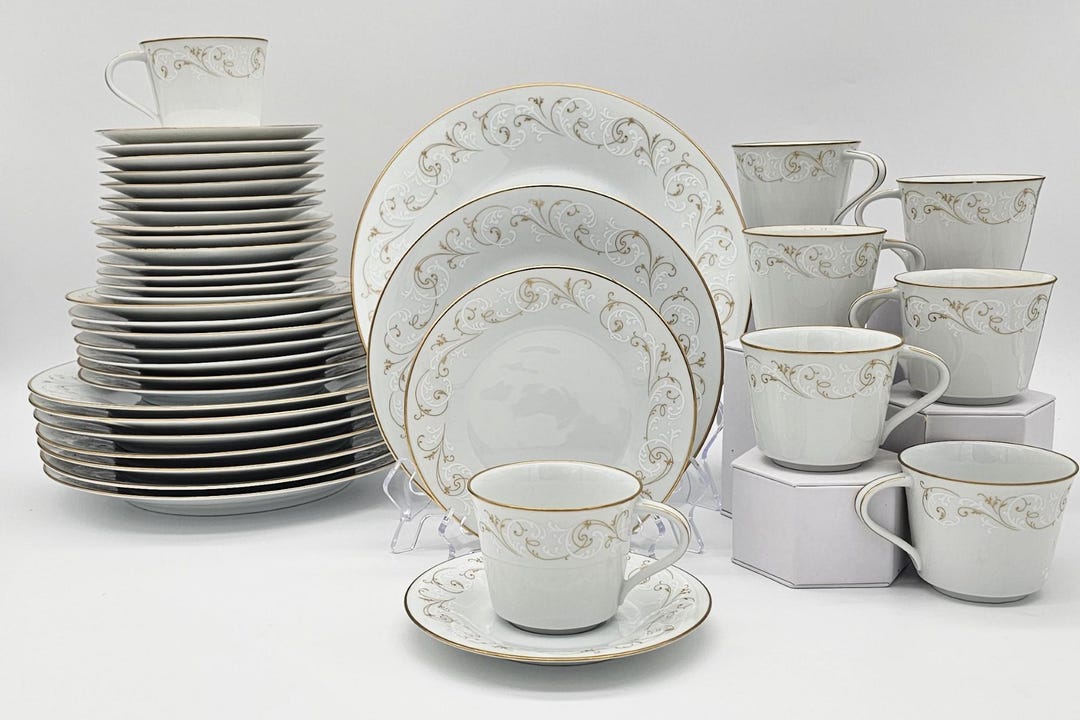 Noritake Duetto 40-piece China Set, 8 Place Setting, Vintage Gold Trim ...