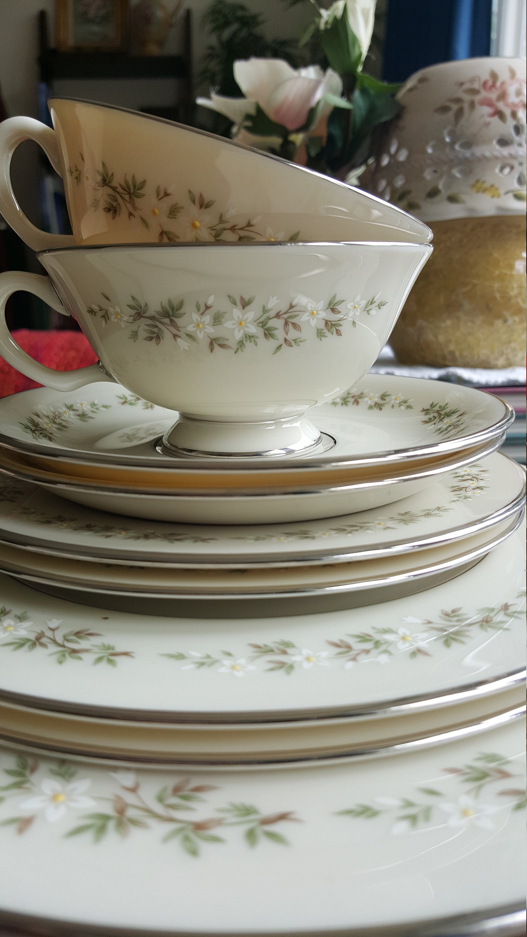 Set for 8 Lenox Brookdale 40 Piece Fine China Set White Yellow Flowers ...