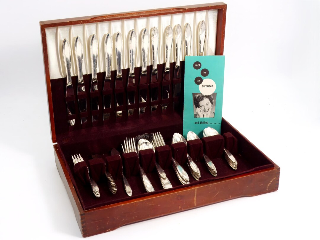 Vintage Quadruple Silver Plated Flatware Set 64 Piece Nobility Reverie ...