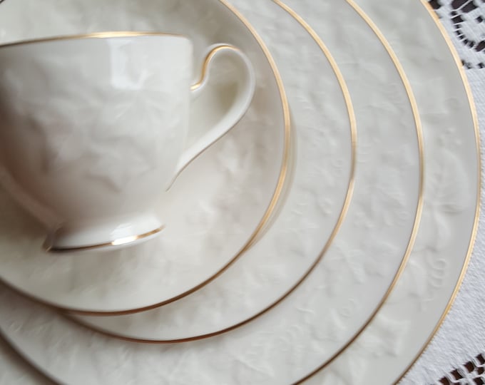 Noritake Ivory China Set Halls of Ivy Pattern 5 Piece Place Setting ...