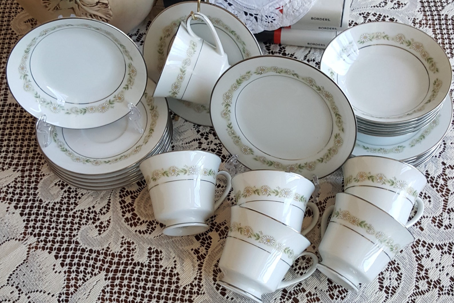 Breakfast for 6 Noritake Trilby China Set 4 Piece Setting Tan/gray and ...