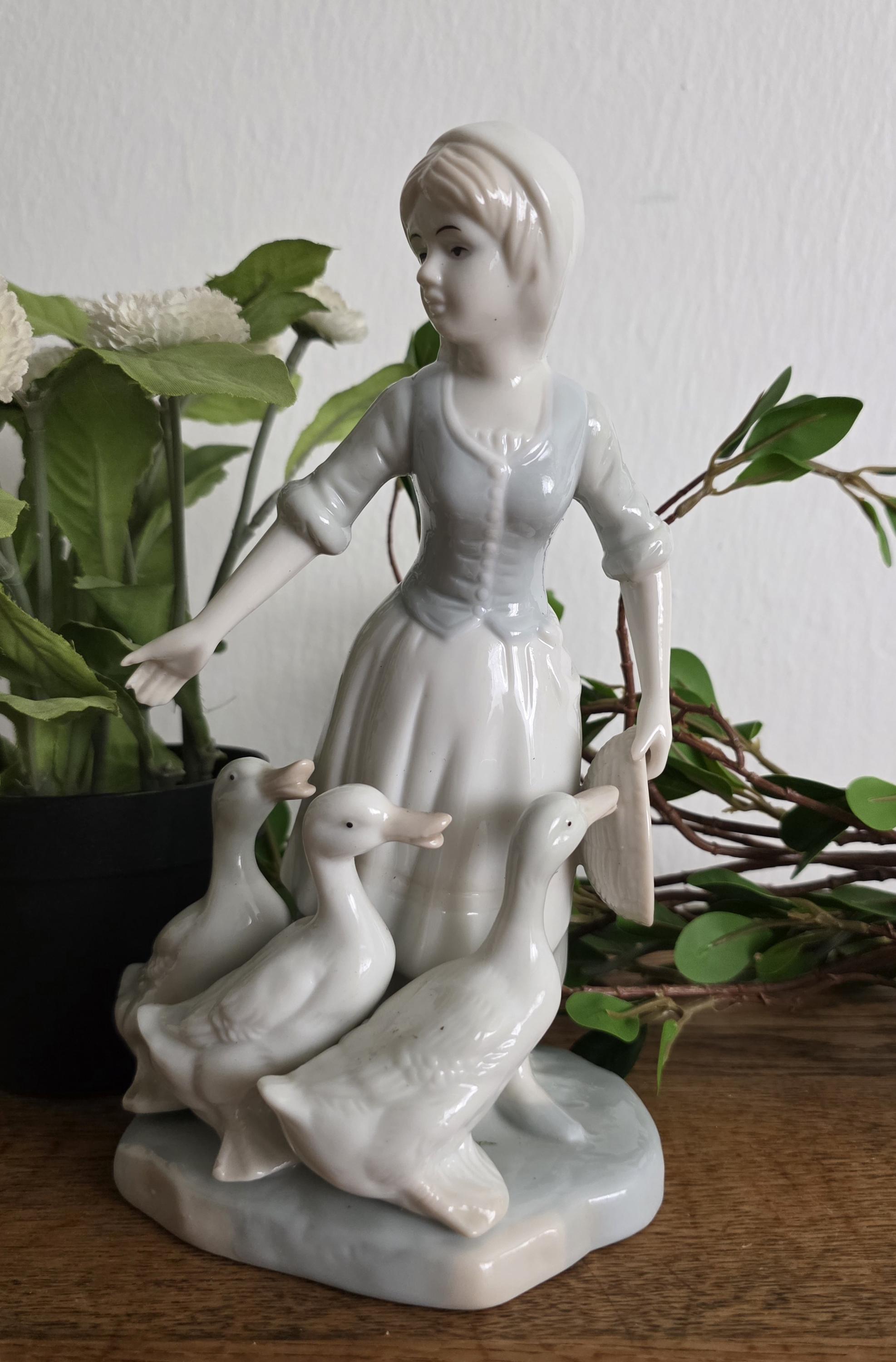 Vintage Country Cottage Duncan Royale Porcelain Figurine Peasant Girl ...