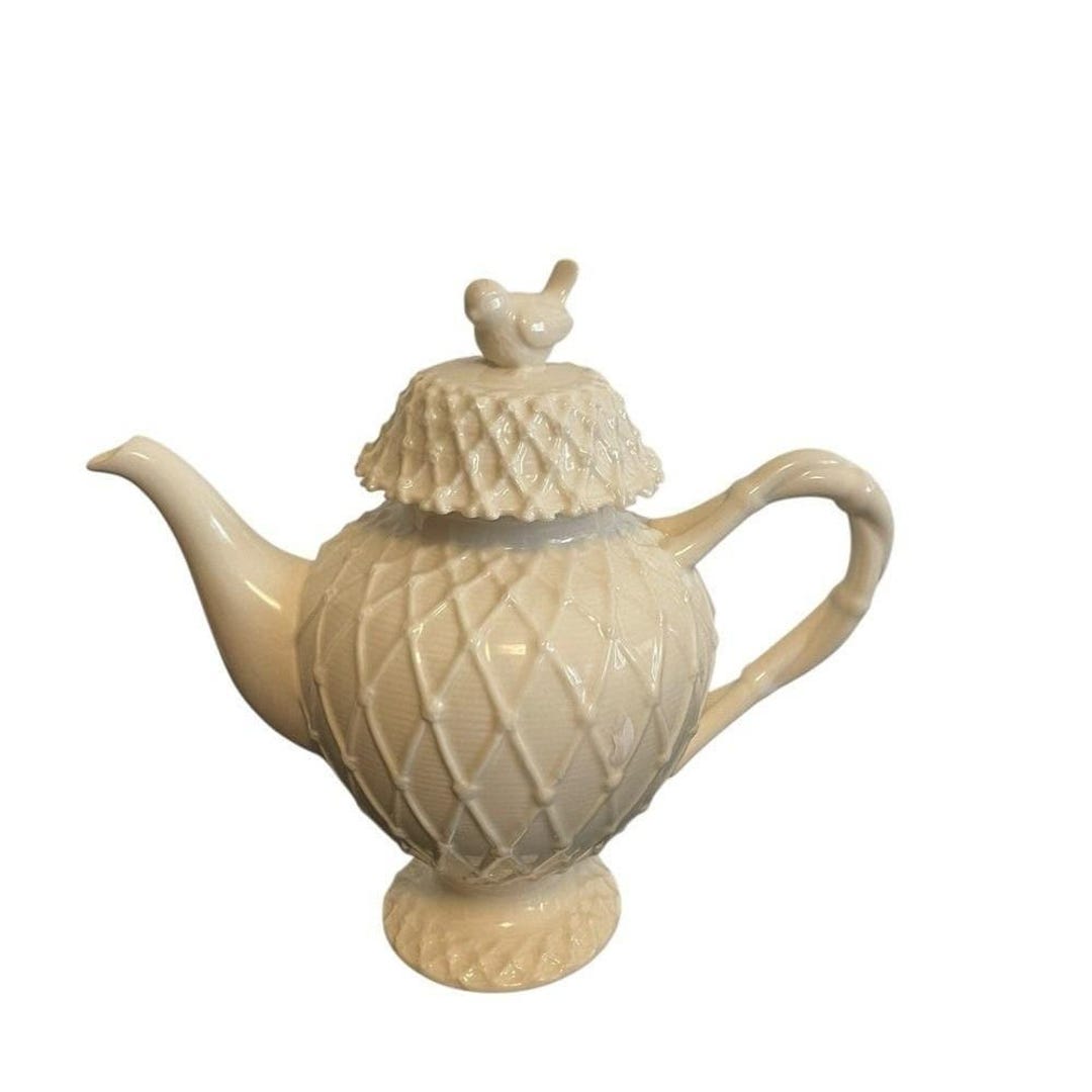 Paris Royal White Porcelain Teapot Bird Finial Lattice Quilted Pattern ...