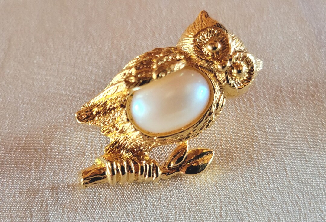 Vintage AVON Owl Pin: Gold Tone Faux Mother of Pearl Lapel Pin, 1995 - Etsy