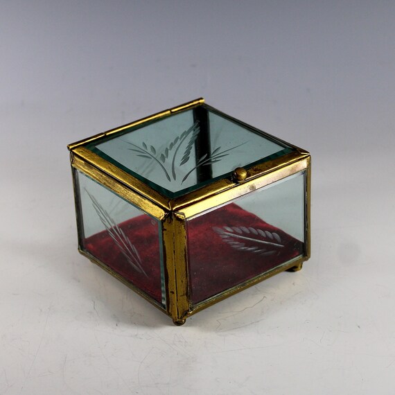 Vintage beveled glass box - Gem