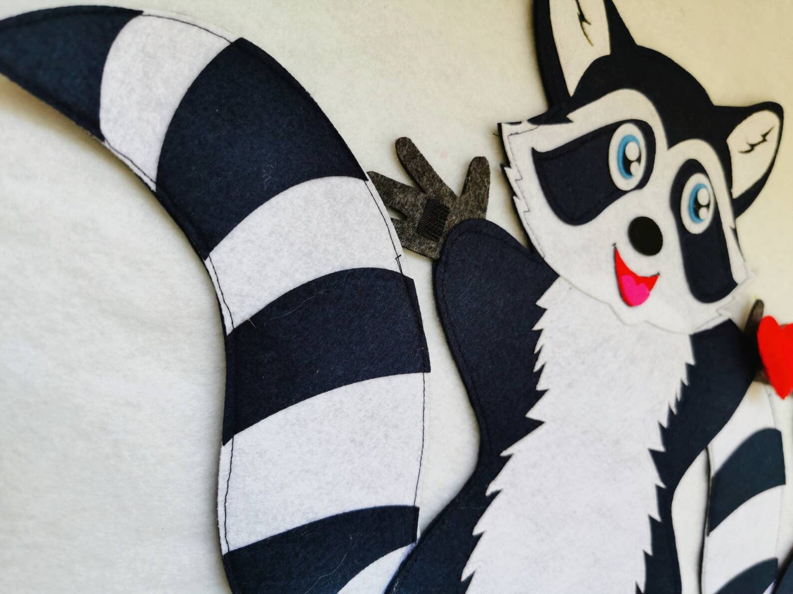 The Kissing Hand Felt Hand Puppet/flannel Board - Etsy