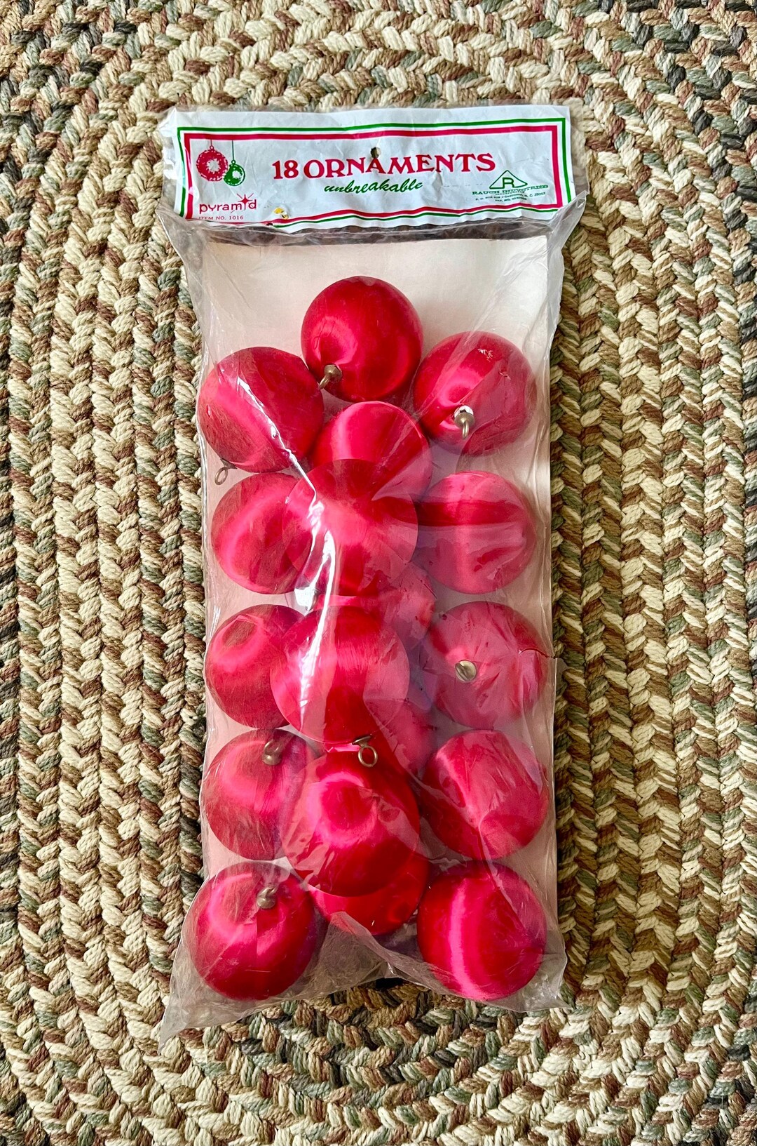 Vintage Pyramid 18 Red Satin Unbreakable Christmas Holiday Ornaments ...