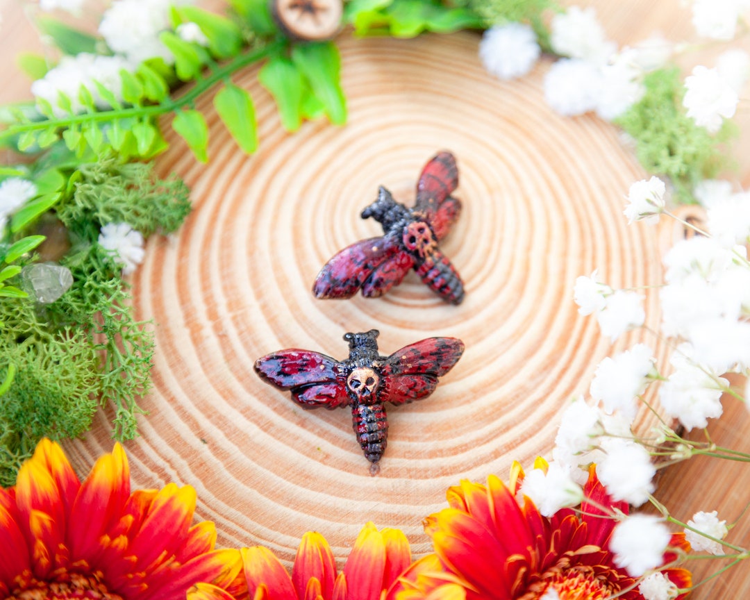 1x Death's Head Hawkmoth Brooch - Red / Gold - Moth - Death's Head ...