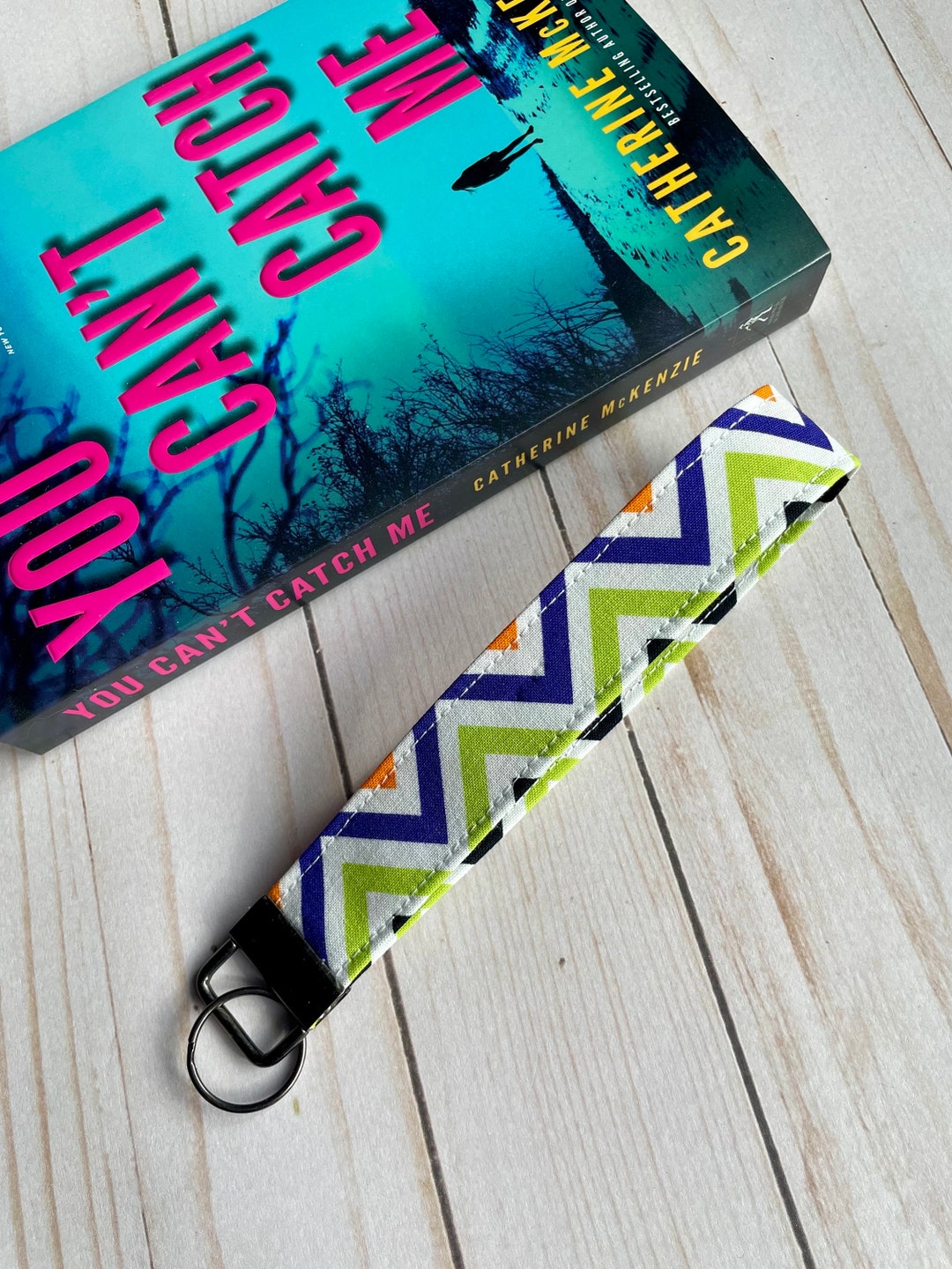 Zig Zag Lines, Geometric Shape Fabric Wristlet Keychain, Key Fob, Key ...