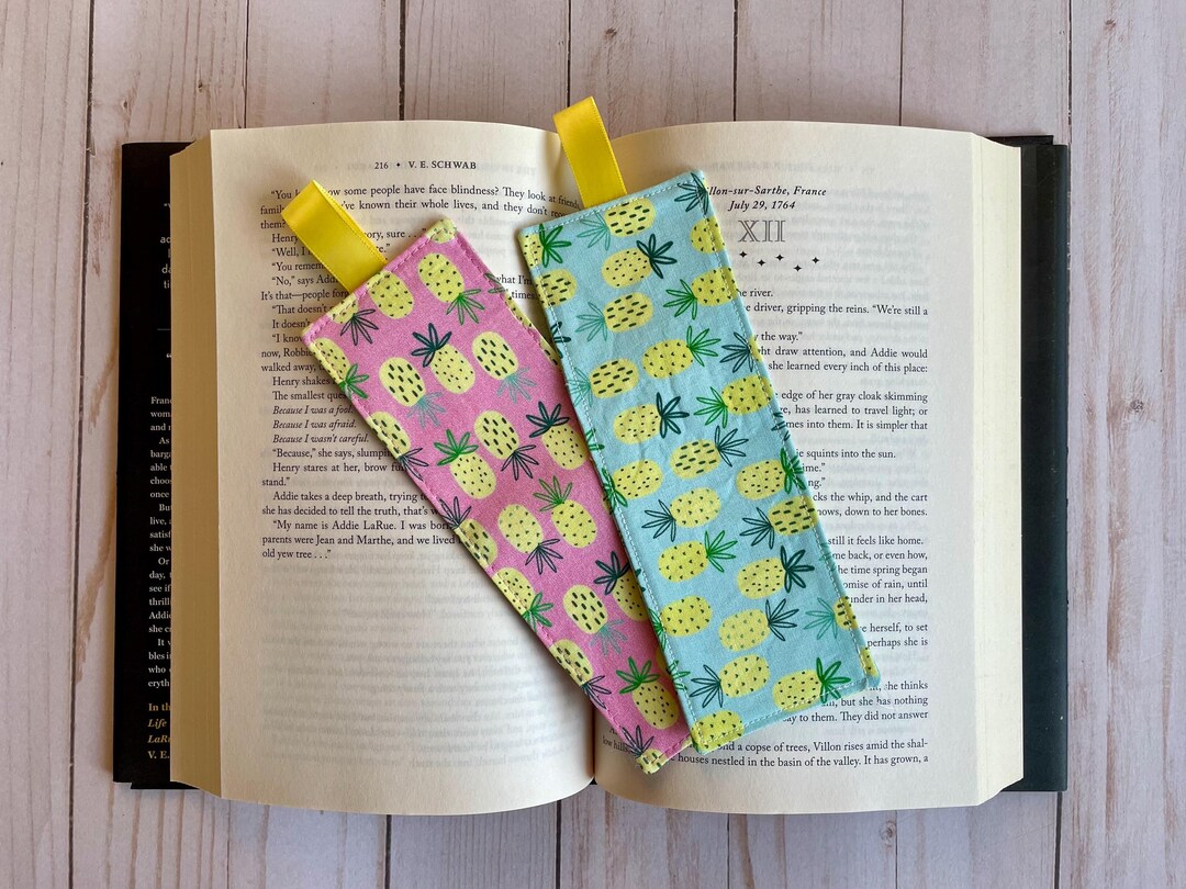 PINEAPPLE, FRUIT, SUMMER Vibes, Food Fabric Bookmark, Bookmark With Tab ...