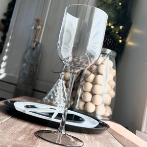 Modern Disposable Stemware. Elegant Plastic Wine Glasses. Disposable ...