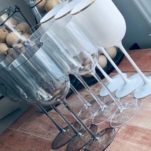 Modern Disposable Stemware. Elegant Plastic Wine Glasses. Disposable ...