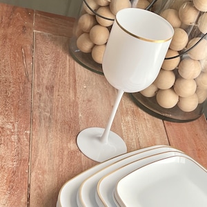 Modern Disposable Stemware. Elegant Plastic Wine Glasses. Disposable ...