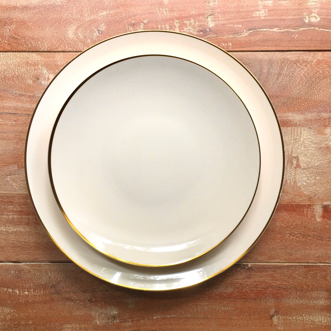 Disposable Modern Shell Ivory and Gold Party Plates. Disposable Wedding ...