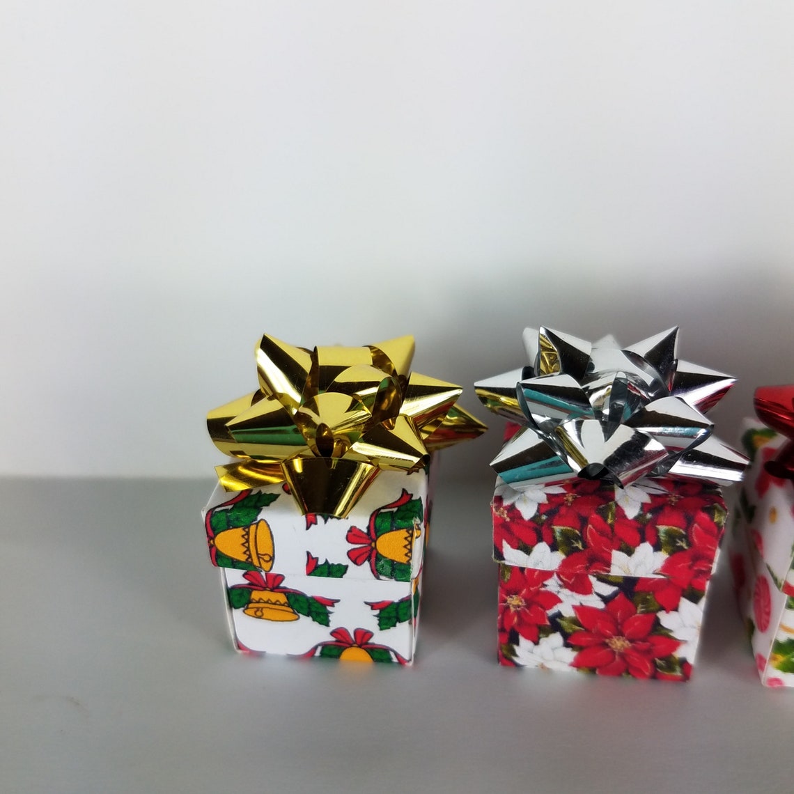 Set of 4 Miniature Christmas Presents W/ Shiny Bows 1:12 - Etsy