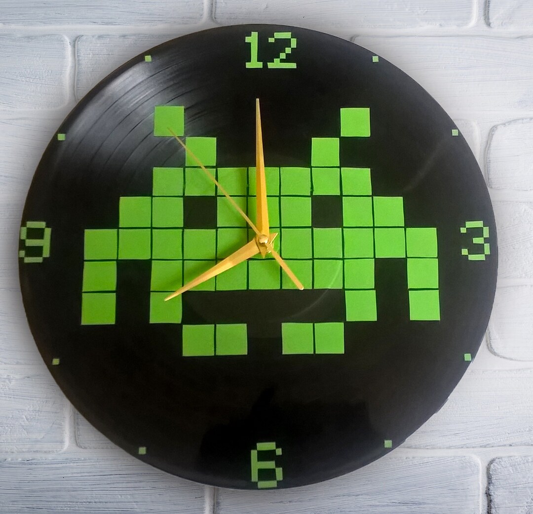 Space Invader Painted Vinyl Record Clock, Wall Clock. Gift for Gamer - Etsy