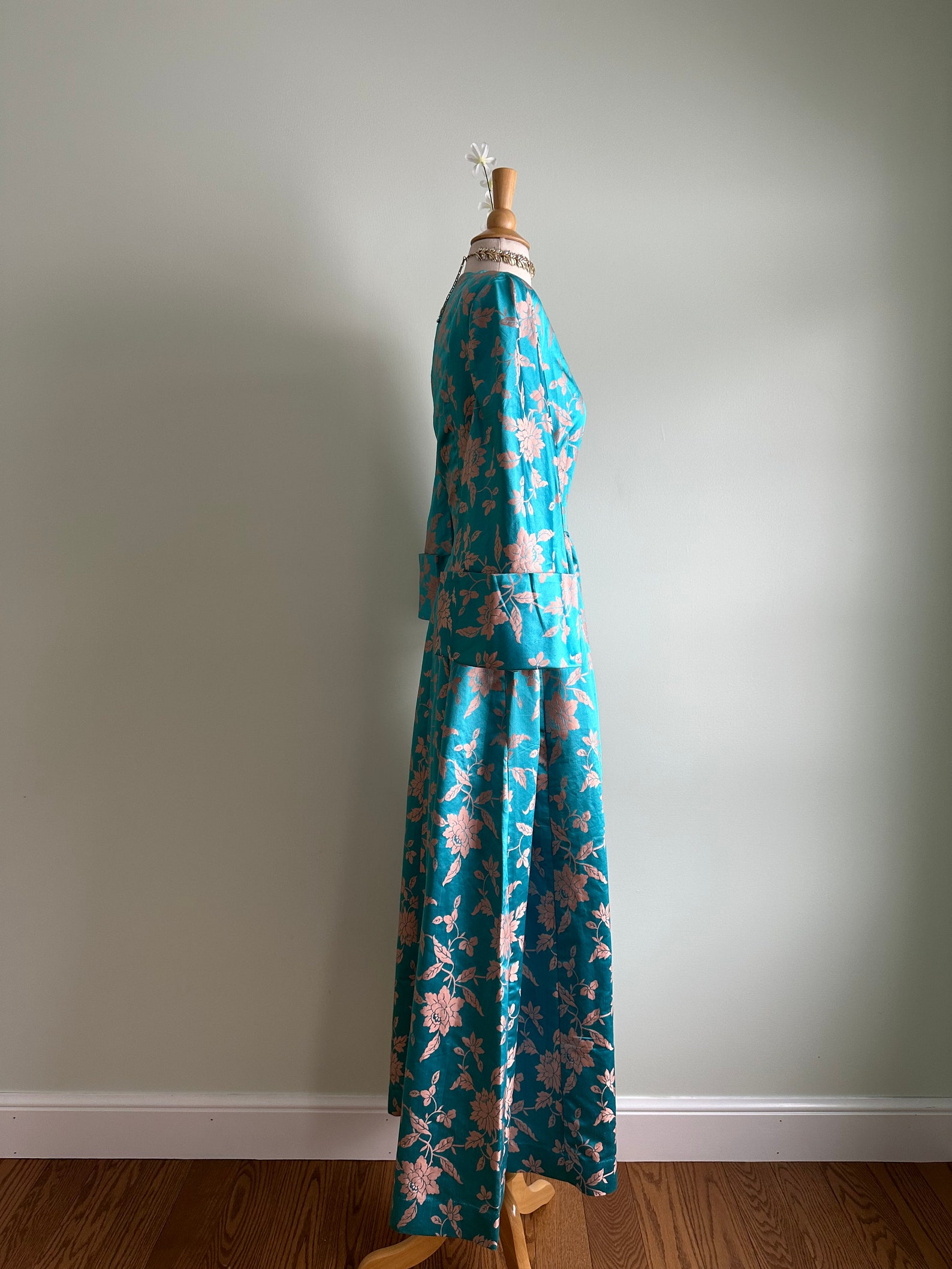 Vintage 1940s, 1950s Silk Cerulean Turquoise Blue Floral Asian Dress ...