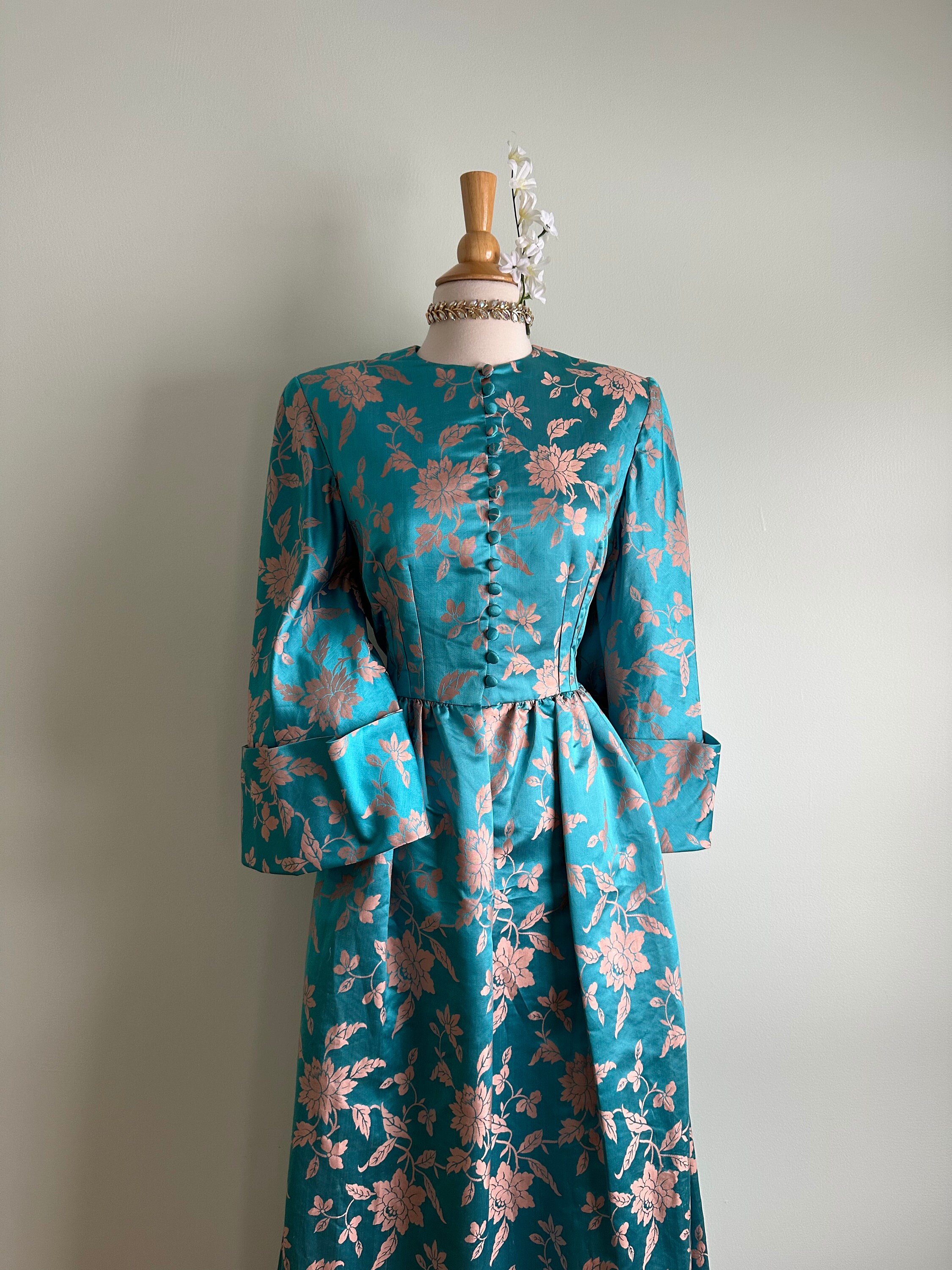 Vintage 1940s, 1950s Silk Cerulean Turquoise Blue Floral Asian Dress ...