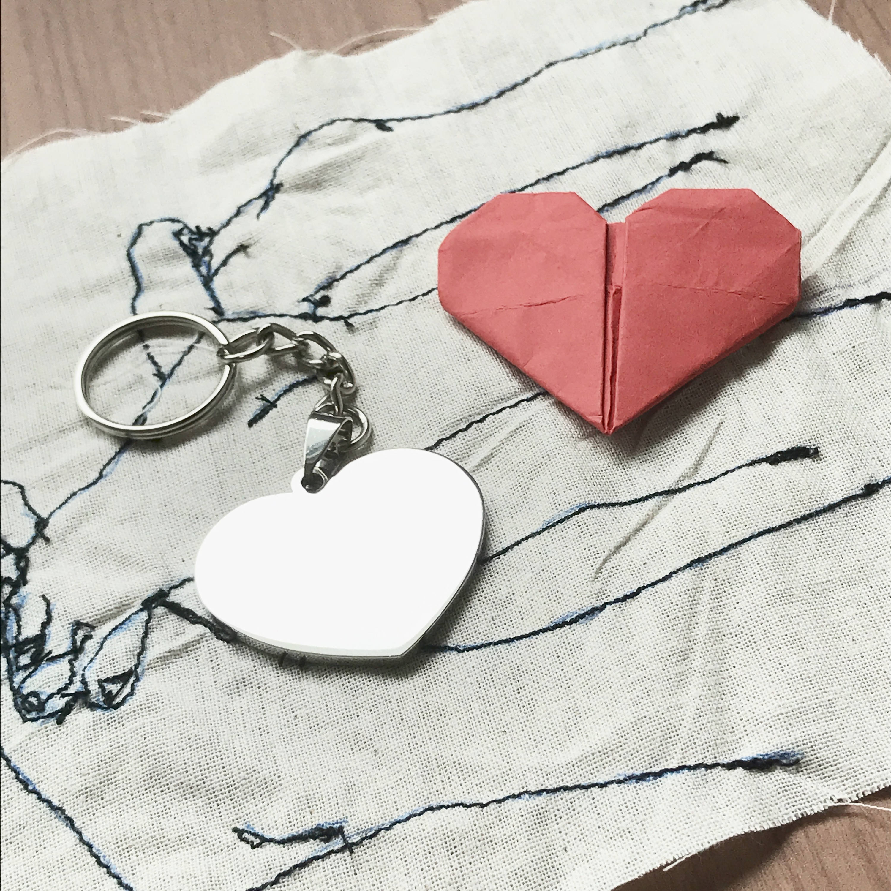 Hands Holding Forever Heart Shape Charm Keychain for Valentines Day ...