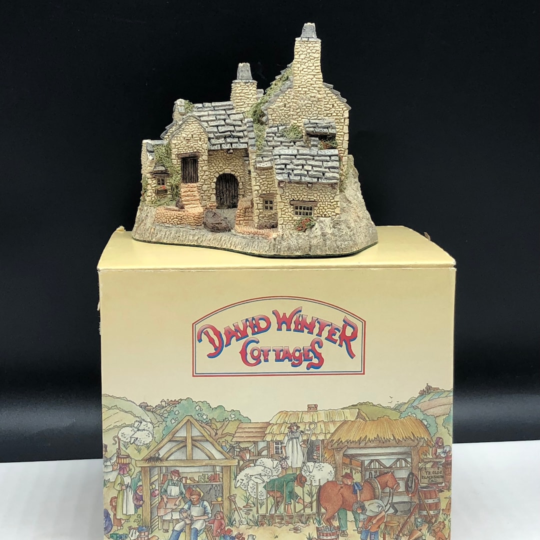 1983 DAVID WINTER CASTLE Cottage Vintage Figurine Statue Sculpture ...