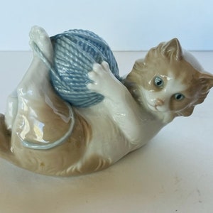 Lladro Nao Cat Figurine Porcelain Sculpture Yarn Ball Kitten Daisa ...