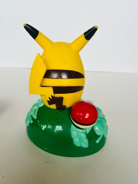 Pokemon Pikachu Talking Figure #25 Trendmasters 1999 Nintendo Room ...