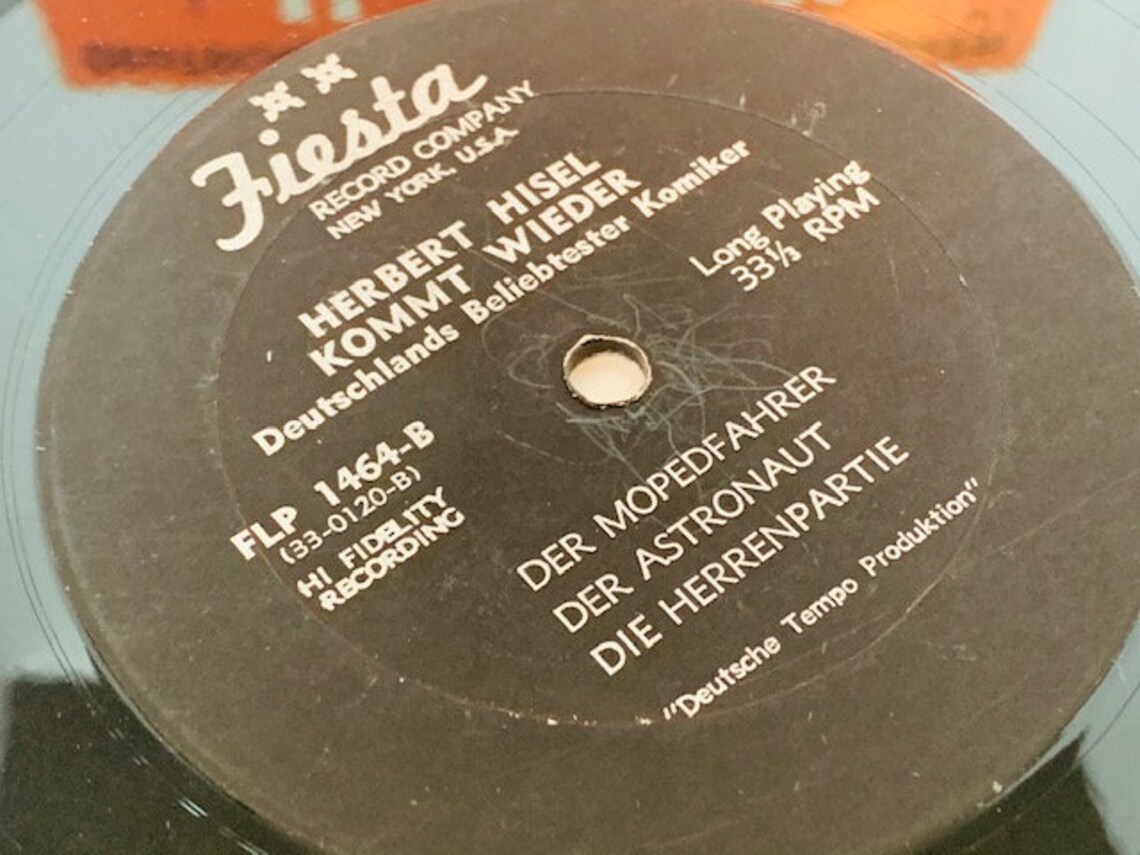 Vintage 33 rpm vinyl records - karttiklo