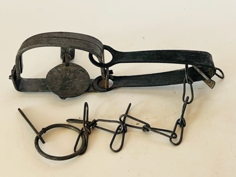 Antique Animal Trap Vtg Cast Iron Rodent Mouse Mice Hunting USA Oneida ...