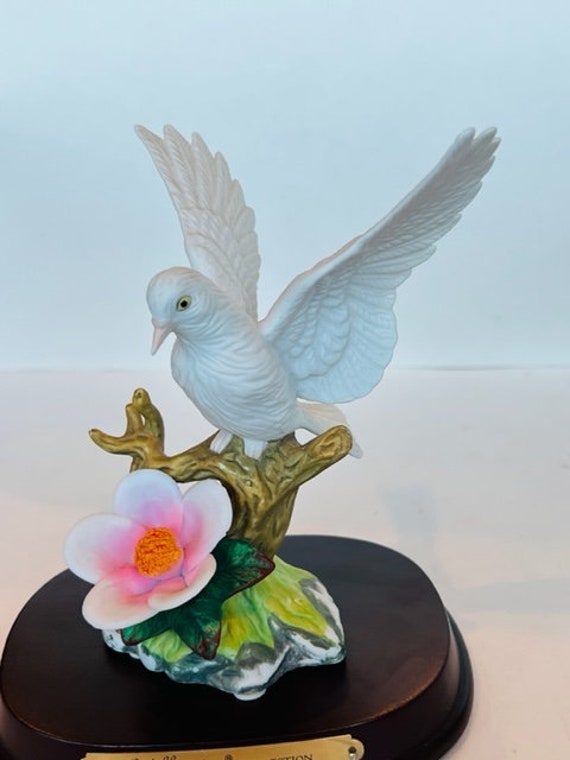 VINTAGE DOVE SCULPTURE porcelain figurine statue Wellington Collection ...