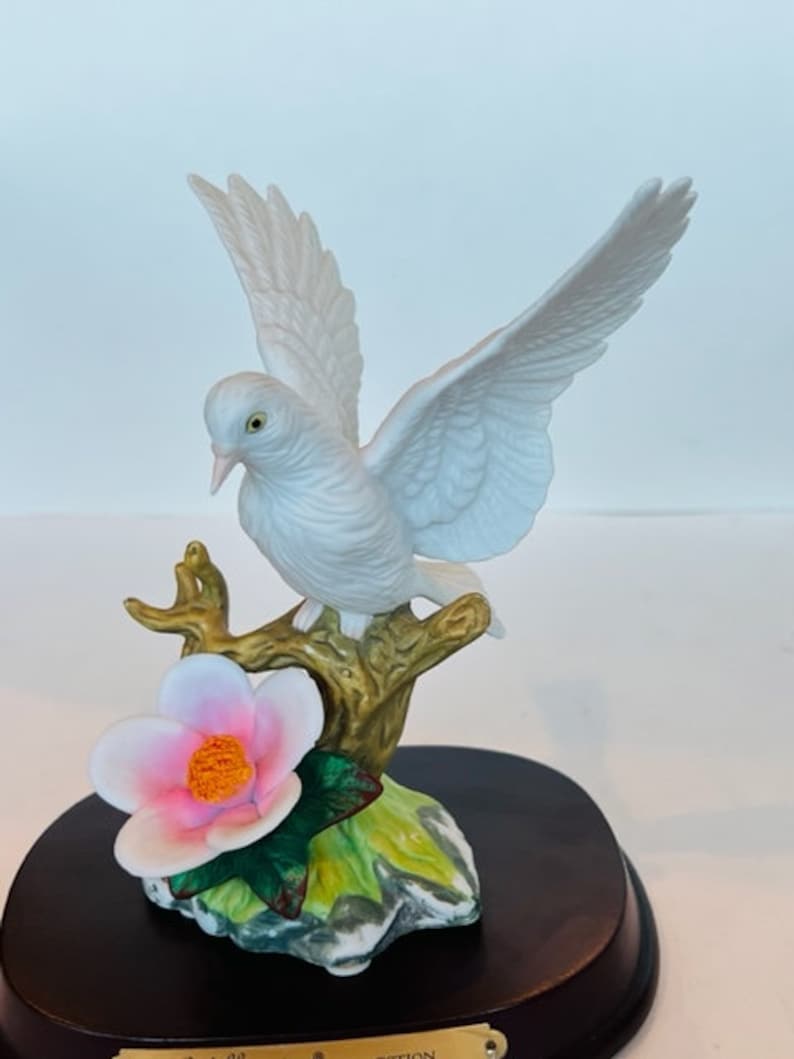 VINTAGE DOVE SCULPTURE Porcelain Figurine Statue Wellington Collection ...