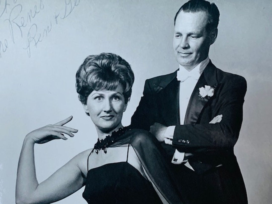 MAGICIAN PHOTOGRAPH EPHEMERA 1960 Vintage Wall Hanging Photo Decor ...